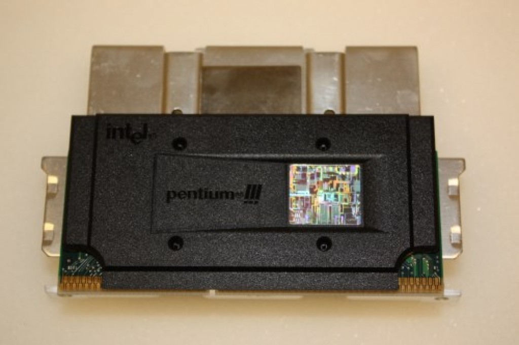 Intel Pentium III 733MHz 133MHz 256KB Slot 1 Processor SL4C2